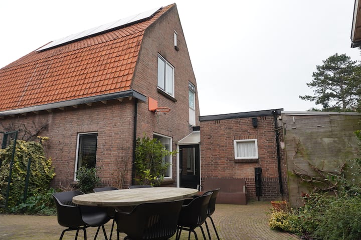 Charmante Jaren-30 Woning In Dorpskern. - Leiden