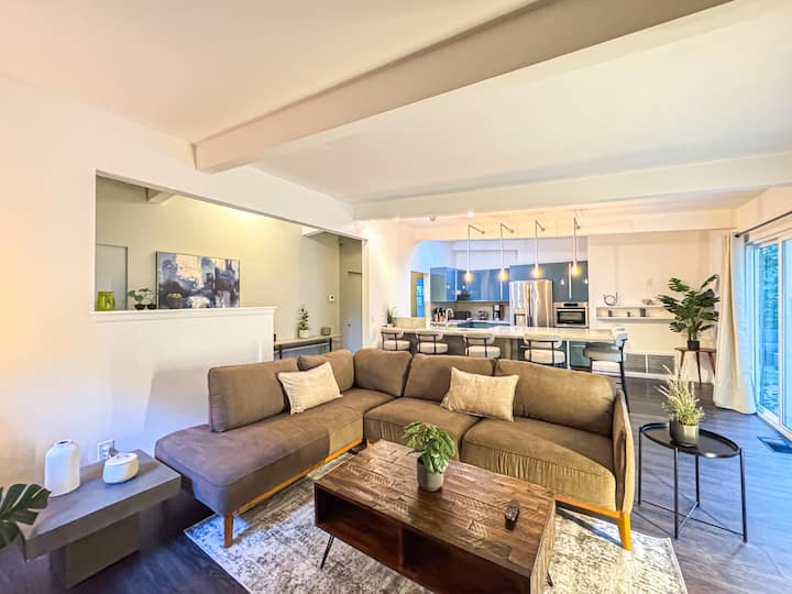 Lovely 4-bedroom, Two-story Home In La - Bg - Uc - Beverly Hills