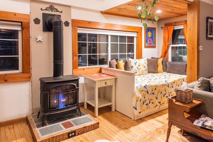 Lovely Treehouse Loft In Burlington South End - Burlington, VT