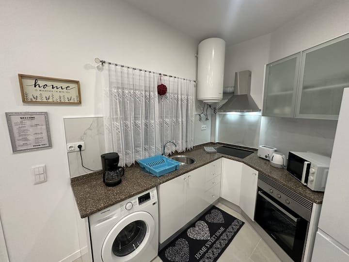 Funchal Studio | 2 Beds | Sleeps 4 | Free Parking - Funchal
