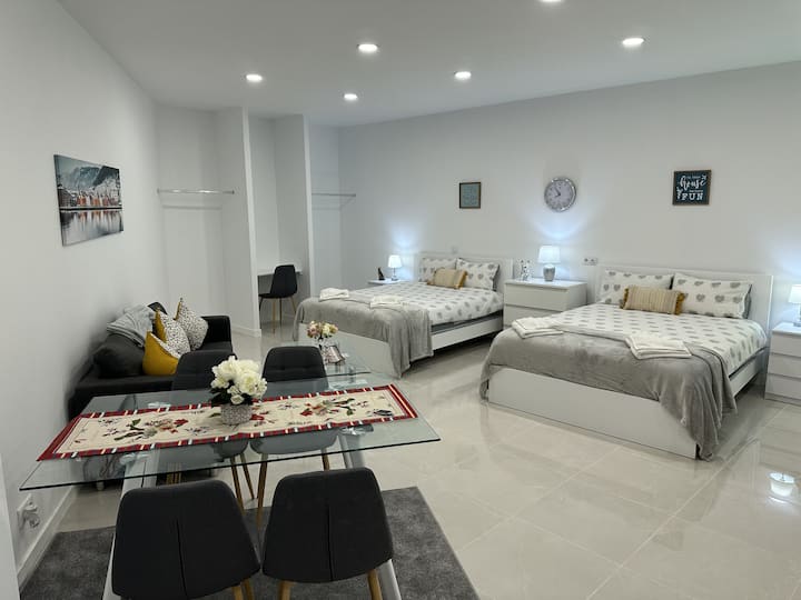 Funchal Studio | 2 Beds | Sleeps 4 | Free Parking - Funchal
