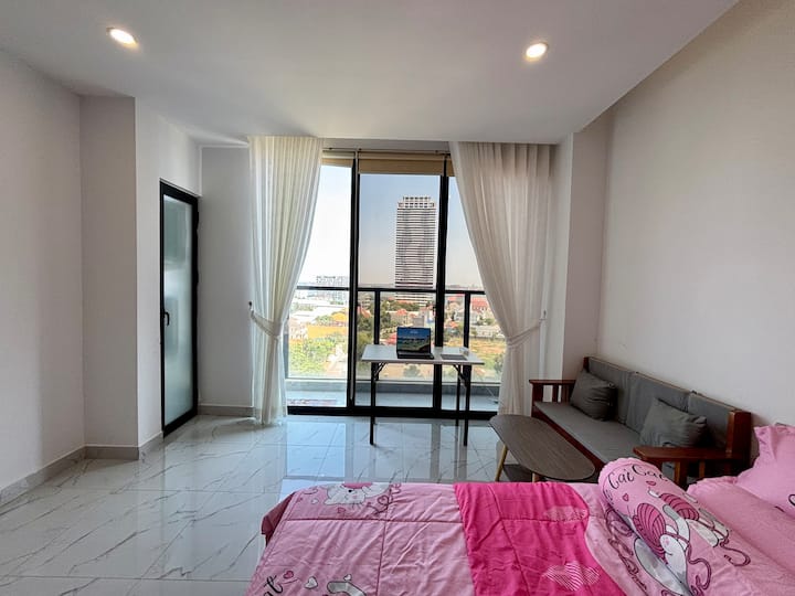 Fully Furnished River View Studio Unit For Couples - Phnom Penh