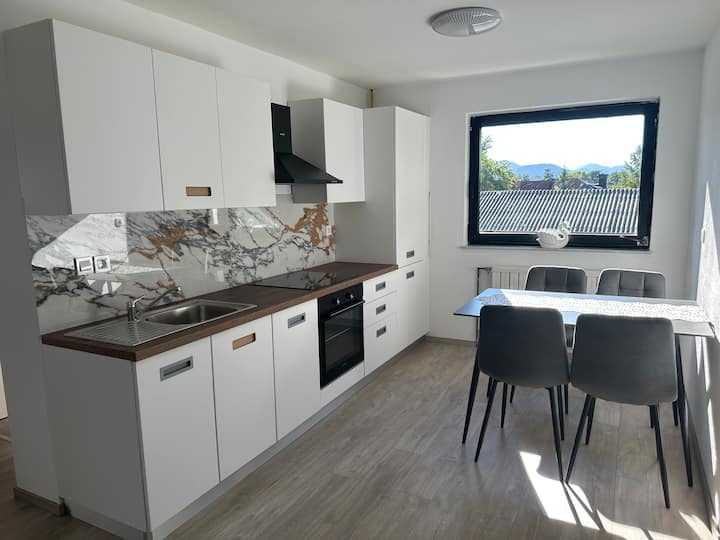 Opremljeno Stanovanje Klavdija Ob Mos Centru - Celje