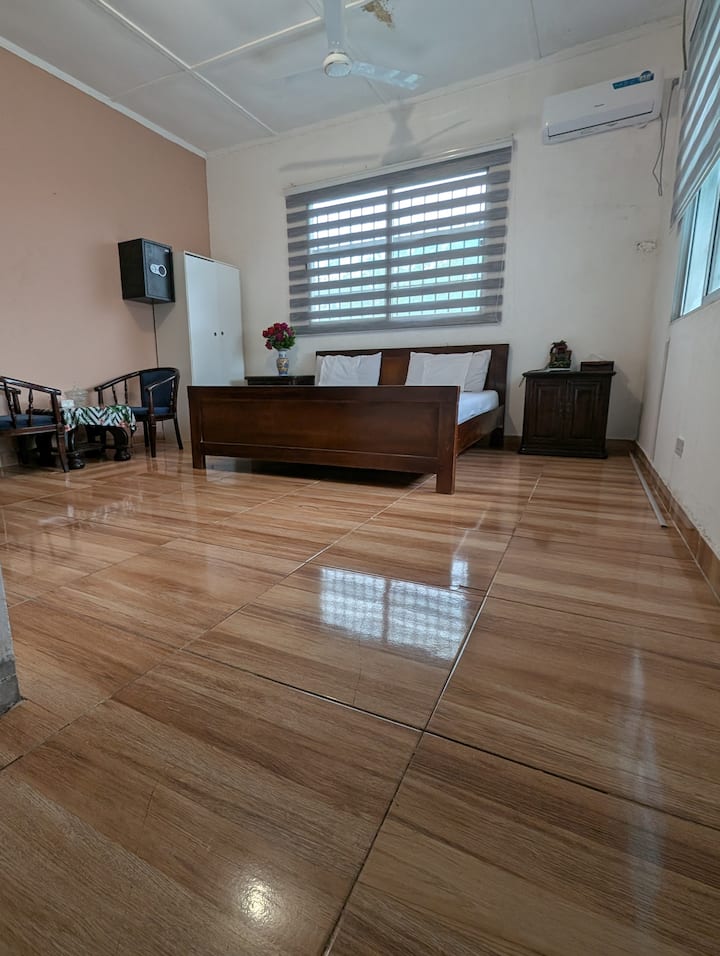 Family Friendly, Near American Embassy, In Town - Monrovia