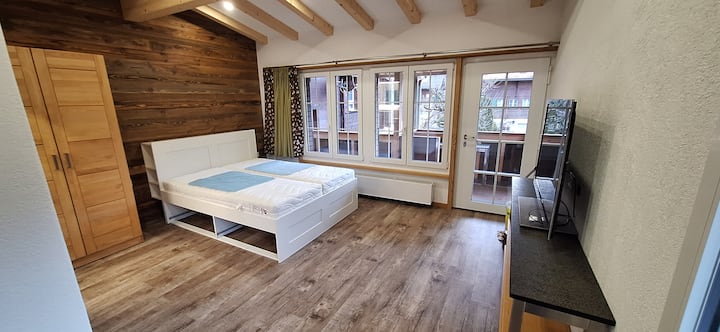 Kleines Haus Mit Schöner Aussicht Auf Die Berge - Zweisimmen