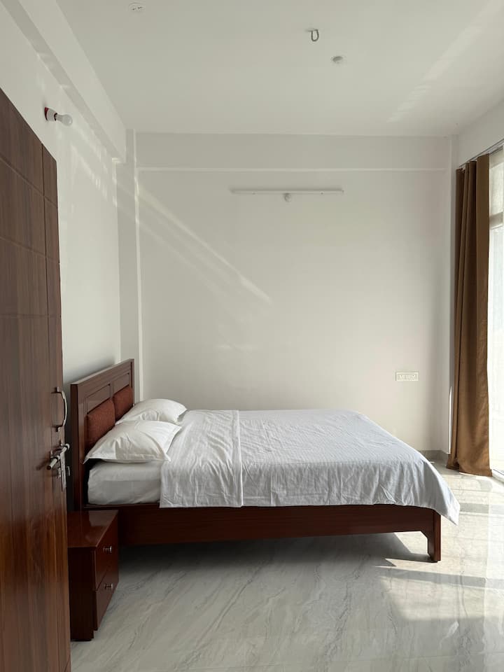 Tinhenric's Modern 2bhk Near Bhutan Gate - China