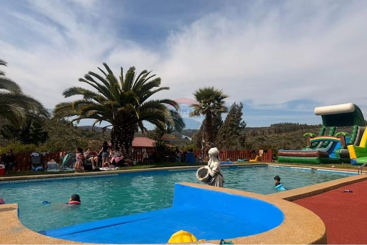 Parcela De Agrado Con Piscinas - Cartagena, Chile