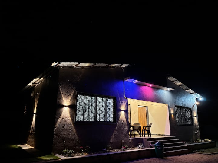 The Hill Side Pool Villa With Lawn In Nature - Dongargarh