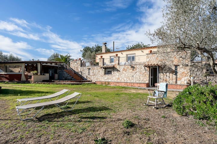 El Mirador: Peaceful Retreat Among Olive Trees - Tarragona, España