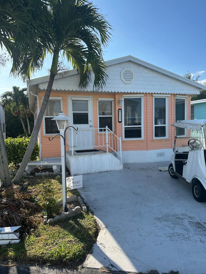 1 Bdr, 1 Bathroom, Nicely Decorated House And Yard - Stuart, FL