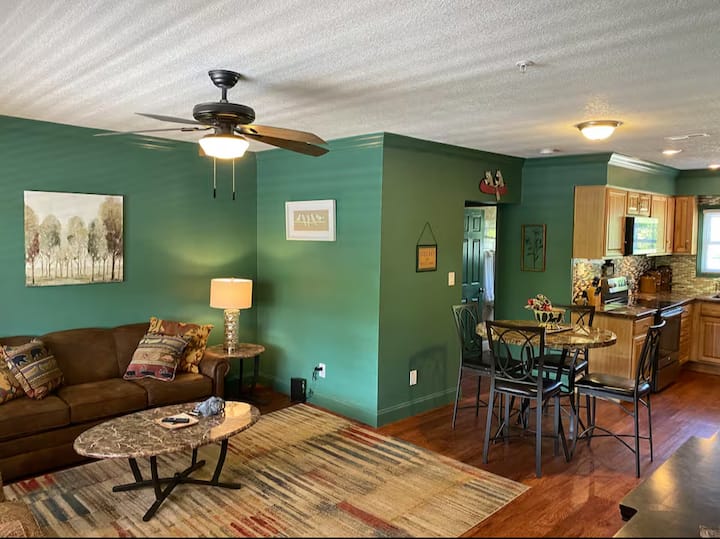 Blue Moon #204 
2-bedroom 1-bath Condo In Downtown - Clayton, GA