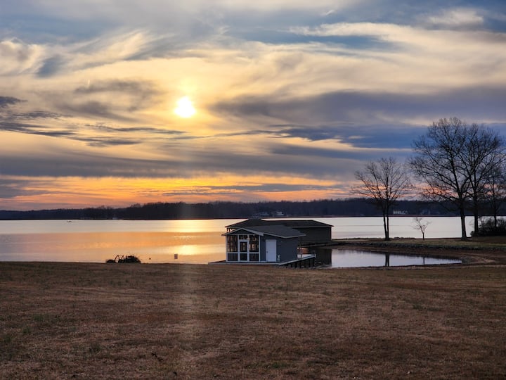 The Valentine Suite - Lake Anna, VA
