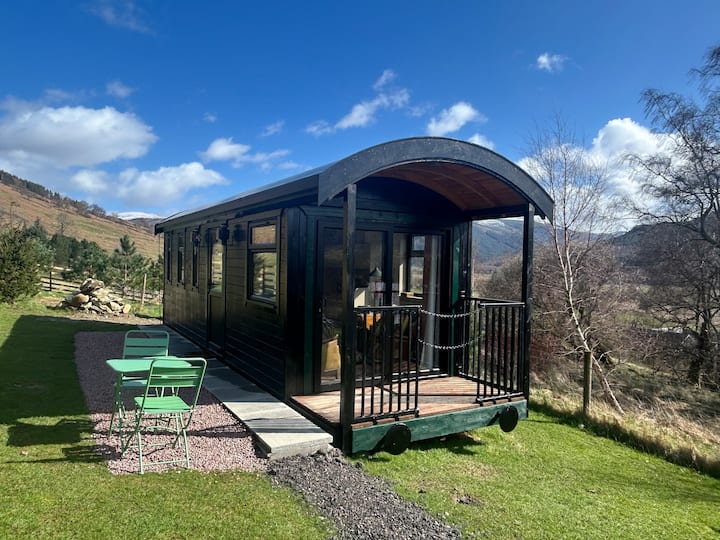 Flying Hogget-a Train Inspired Carriage & *Bbq Hut - Loch Lomond, United Kingdom