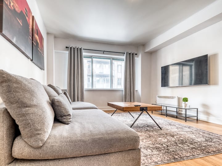 Premier Over-sized 1br In The Heart Of The City - Montréal, QC