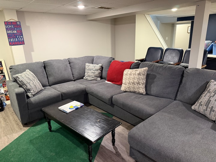Big Private Basement Suite Close To Fifa Stops - Kansas City