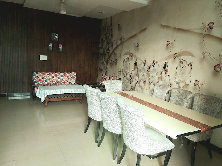 Best For Family Or Singles - Agra