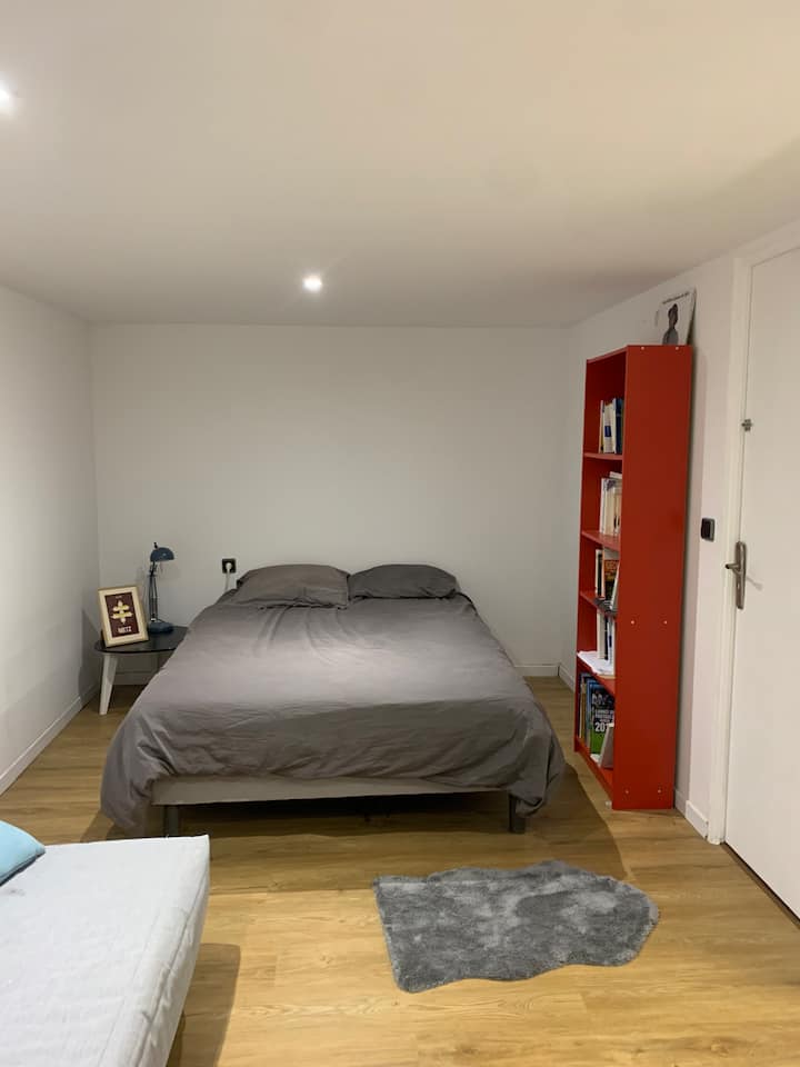 Studio Au Sous-sol D’une Maison Familiale - Thionville