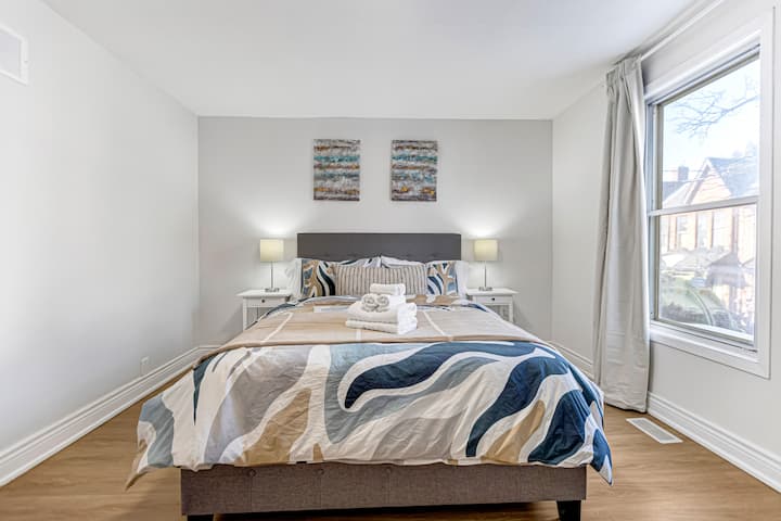 Cozy 3br Dt Little Italy Retreat W/ Free Parking - Toronto