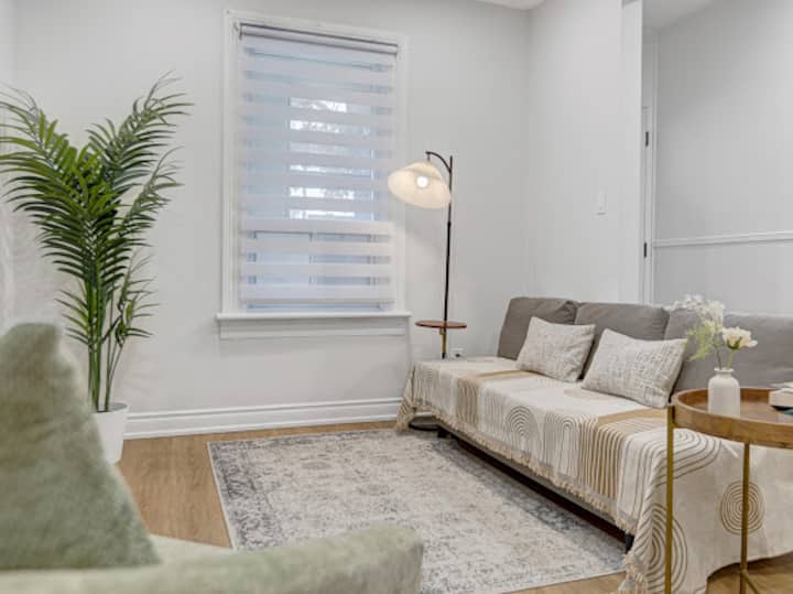Bright&cozy 3br Little Italy Home W/ Free Parking - Toronto