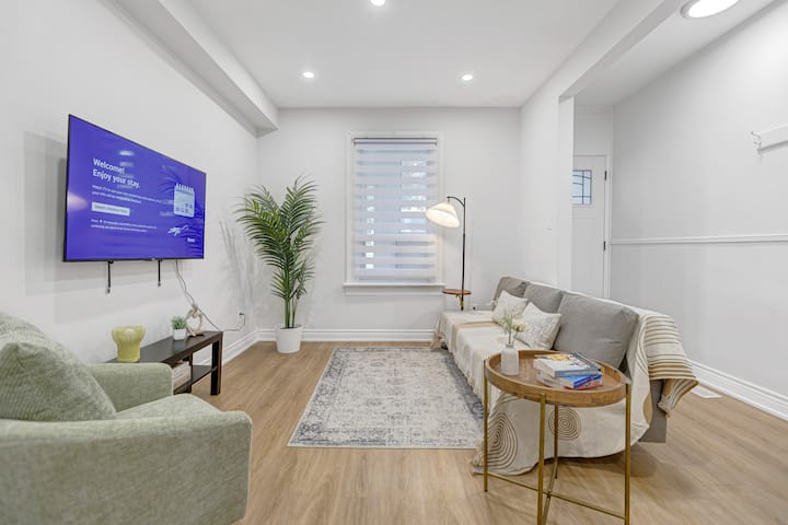 Bright&cozy 3br Little Italy Home W/ Free Parking - Toronto