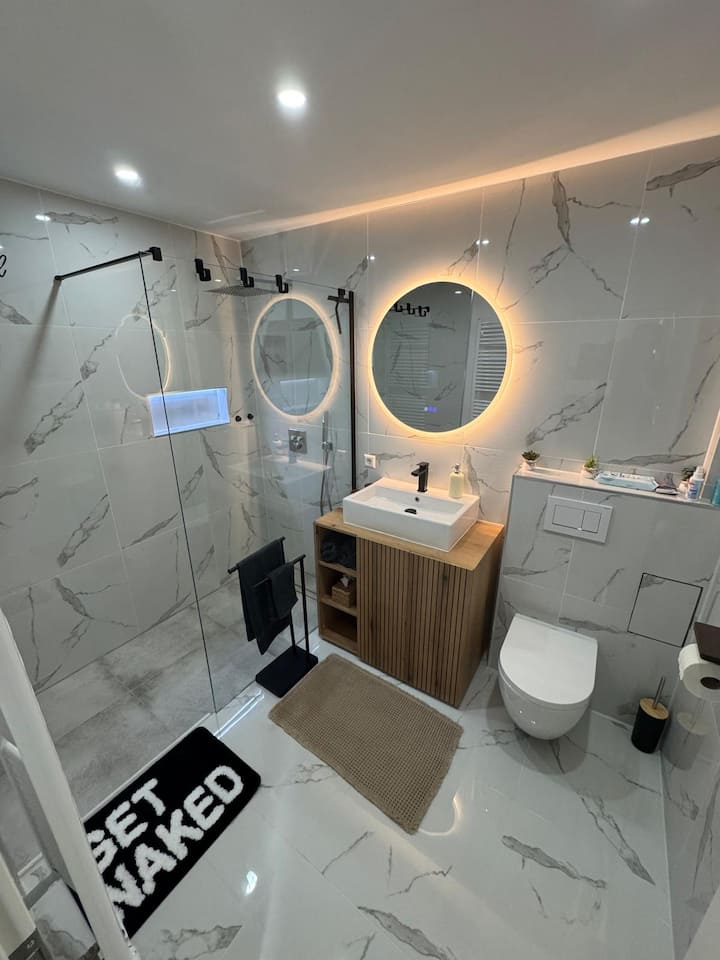 Design-studio Mit Wellness-bad & Smart Access - Göppingen