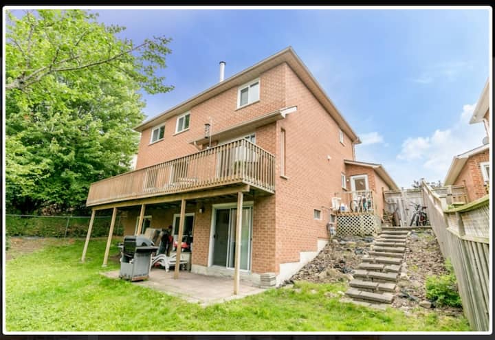 Large And Spacious 2+1 Bedroom Basement Apartment - Newmarket