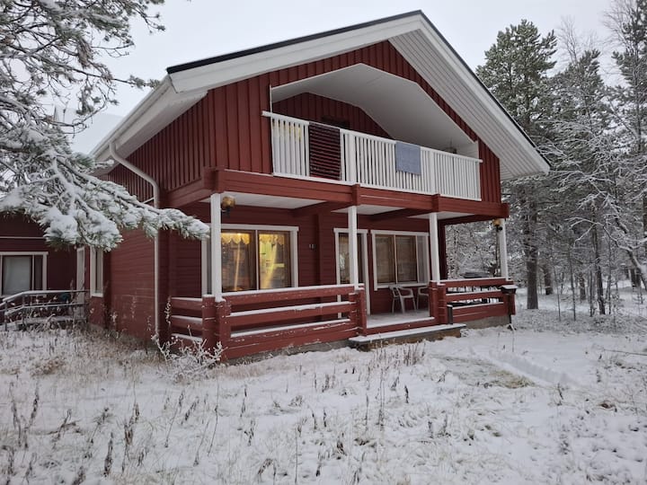 Hirsitalo Hetassa Hiihtoladun Ja Järven Kupeessa - Enontekiö