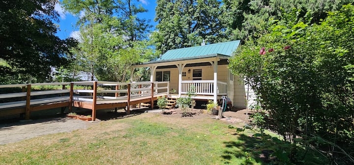 American Alps Cabin-beach, Riverfront, Ev Charger - North Cascades National Park