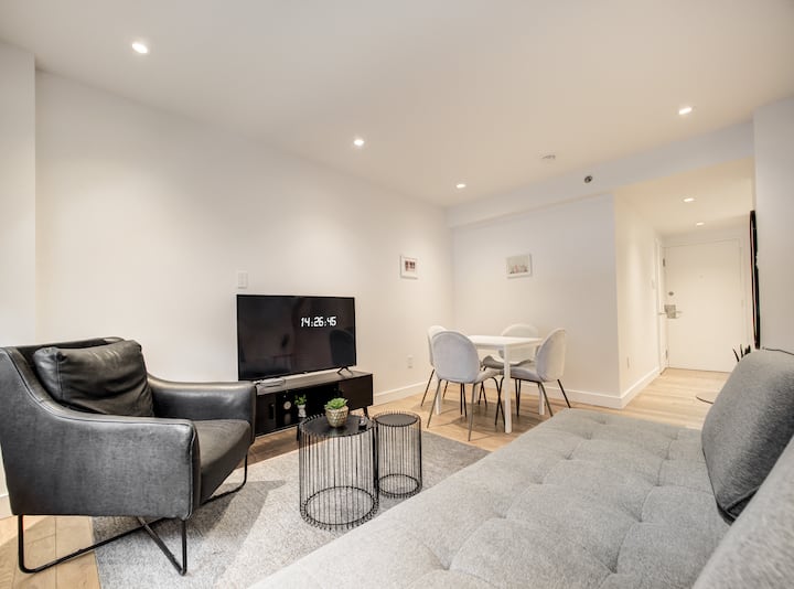 Chic Downtown Hub | Steps To Festivals & Metro - Montreal