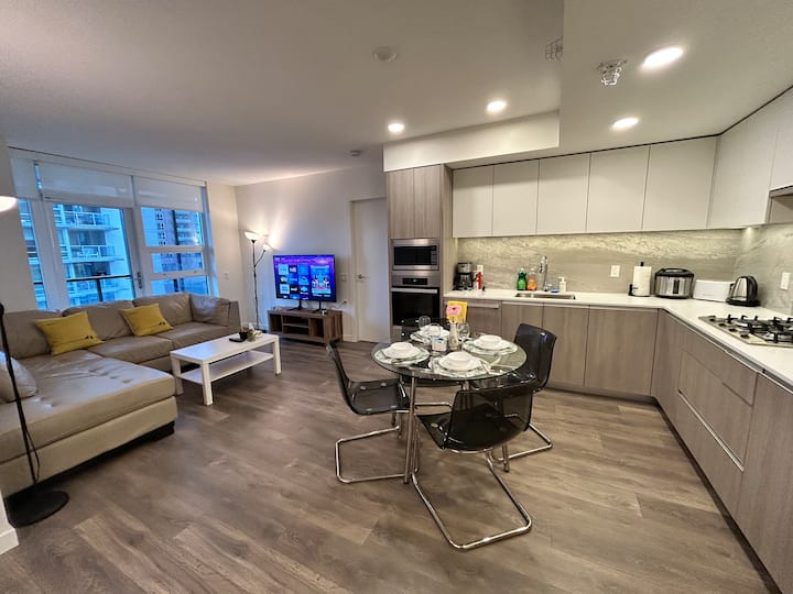 Brand New Two Bed Condo Richmond Center - Richmond