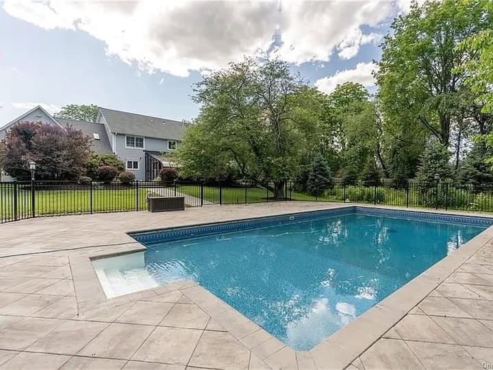 Grand Estate, Secluded Peaceful And Private. - Poughkeepsie, NY