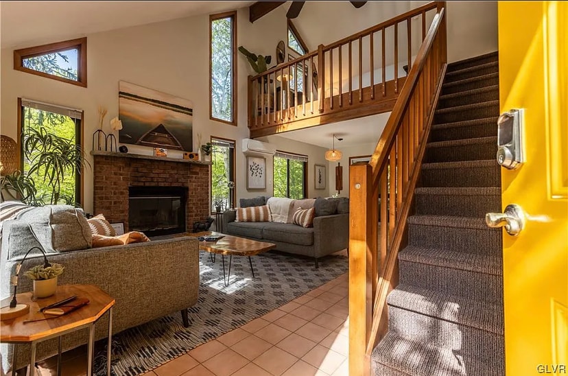Yellow Door Cabin - Houses for Rent in Tobyhanna, Pennsylvania, United ...