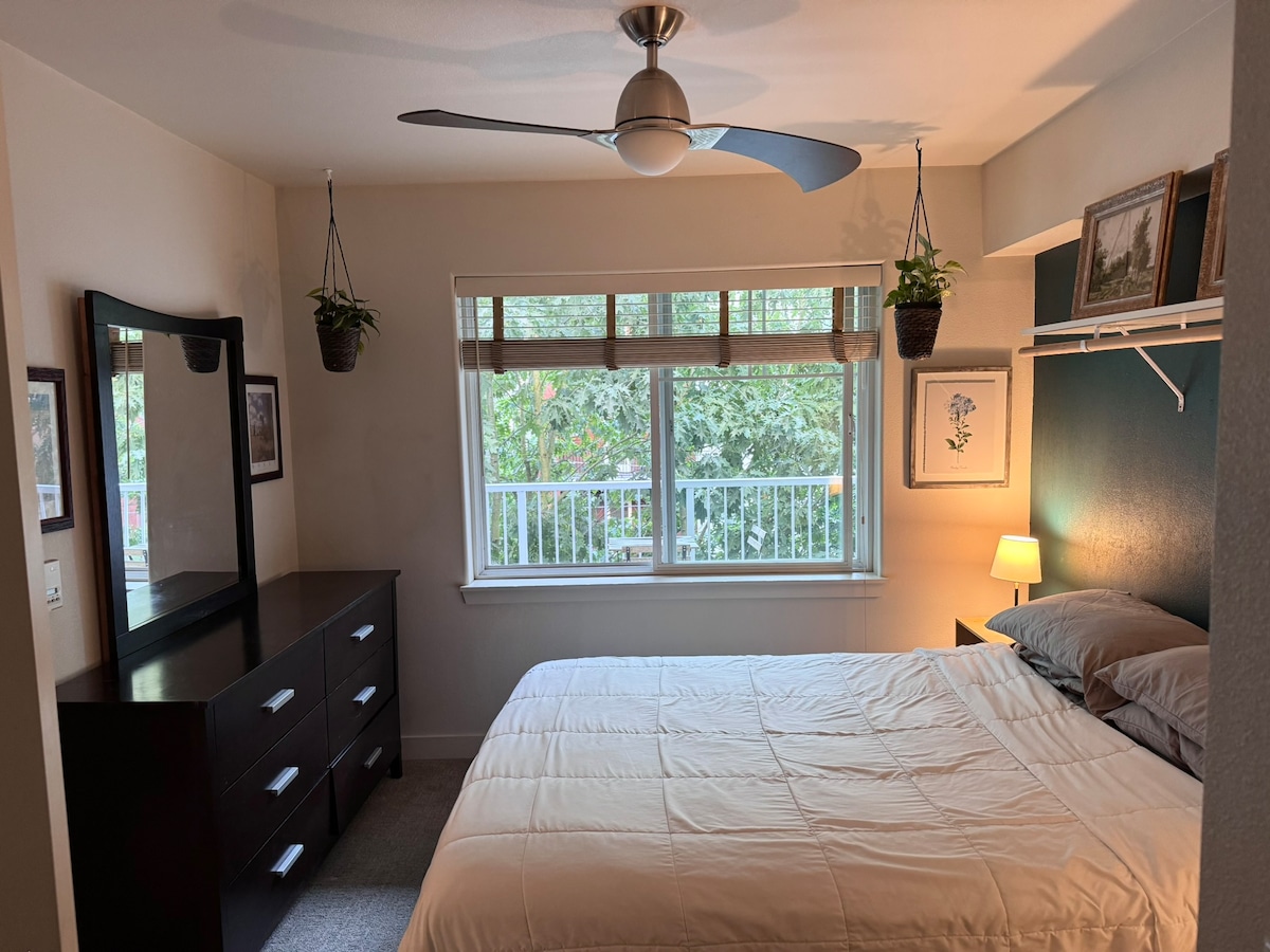 Moderno condominio Ballard de 1 dormitorio con electrodomésticos nuevos ...