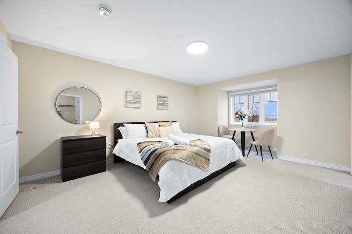 Grimsby Luxe ~Spotless And Cozy ~Fresh Linens - Grimsby