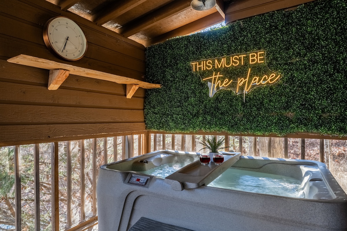 Acogedora cabaña de 1 dormitorio + jacuzzi/FP, a 2 millas de Parkway ...