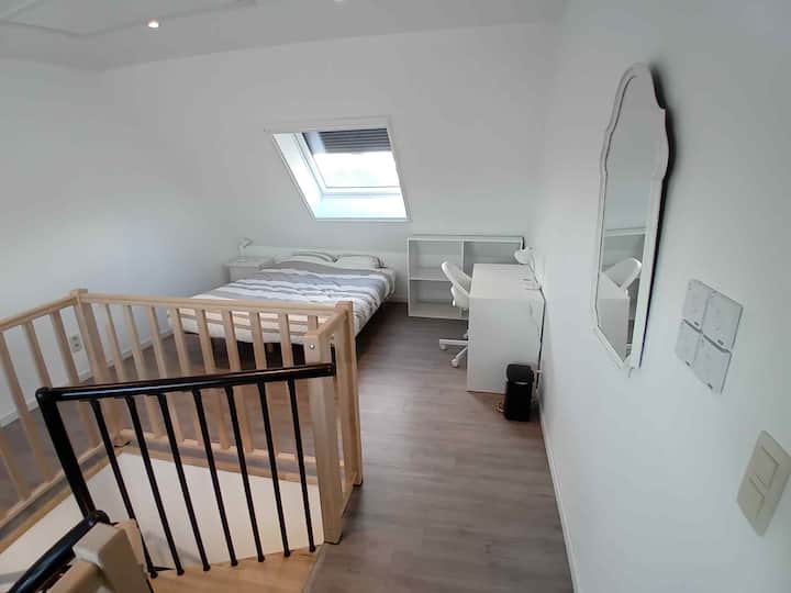 Grande Chambre Double + Lit Une Personne. - Ath