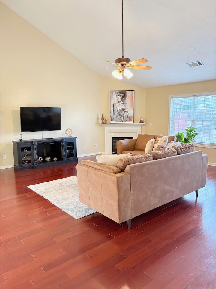 Opulence* 3 Br, 2.5 Bath, Sleeps 5 - Lawrenceville, GA