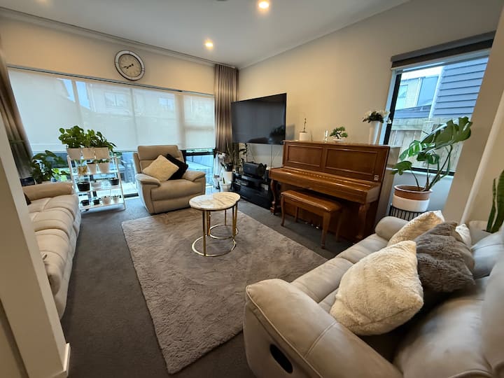 Smart Home In Auckland W/ Spa Pool - Auckland