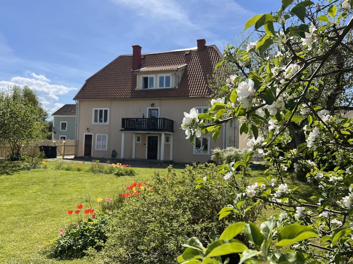 1 Rum O Kök. Stor Trädgård. Centrala Vadstena. - Vadstena