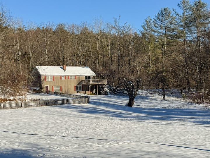 Cozy Quiet Home Overlooking The Creek - Ludlow, VT