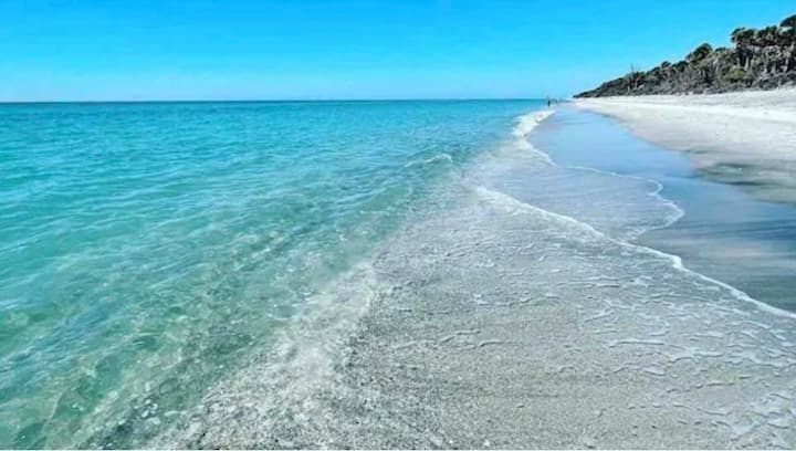 Gulf Beaches, Heated Pool, Private Suite, Sleeps 4 - Venice, FL