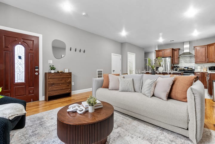 Spacious 3br Home • Sleeps 9 • Near Nyc • Parking - New York