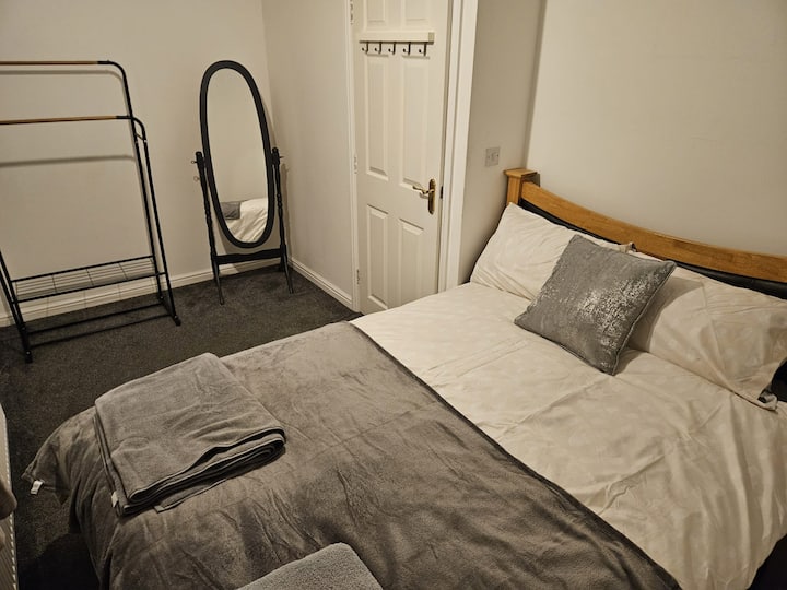 Modern 3‑bedroom Home In The Heart Of Chesterfield - Chesterfield