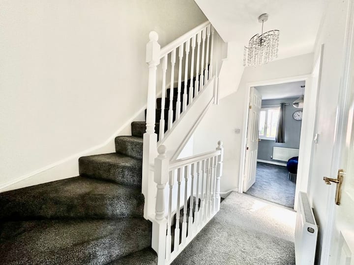 Modern 3‑bedroom Home In The Heart Of Chesterfield - Chesterfield