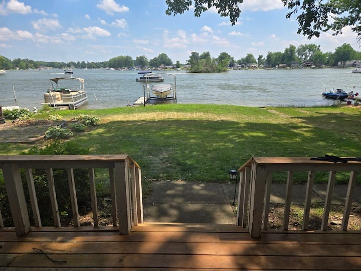 Lake House Getaway - Devils Lake, Manitou Beach