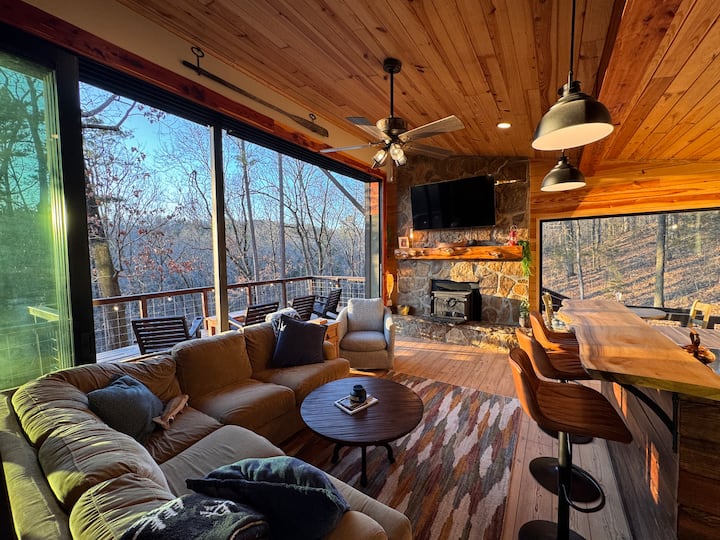 Cabin In The Woods - Clarksville, AR