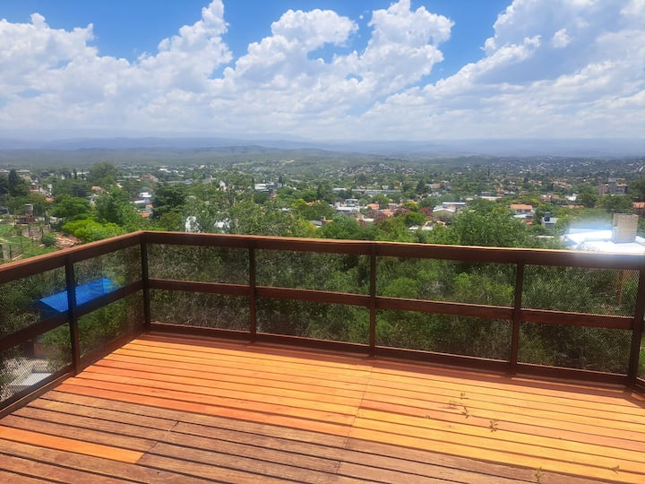 Hermosa Vivienda  Sobre La Ladera De La Montaña - Villa Carlos Paz
