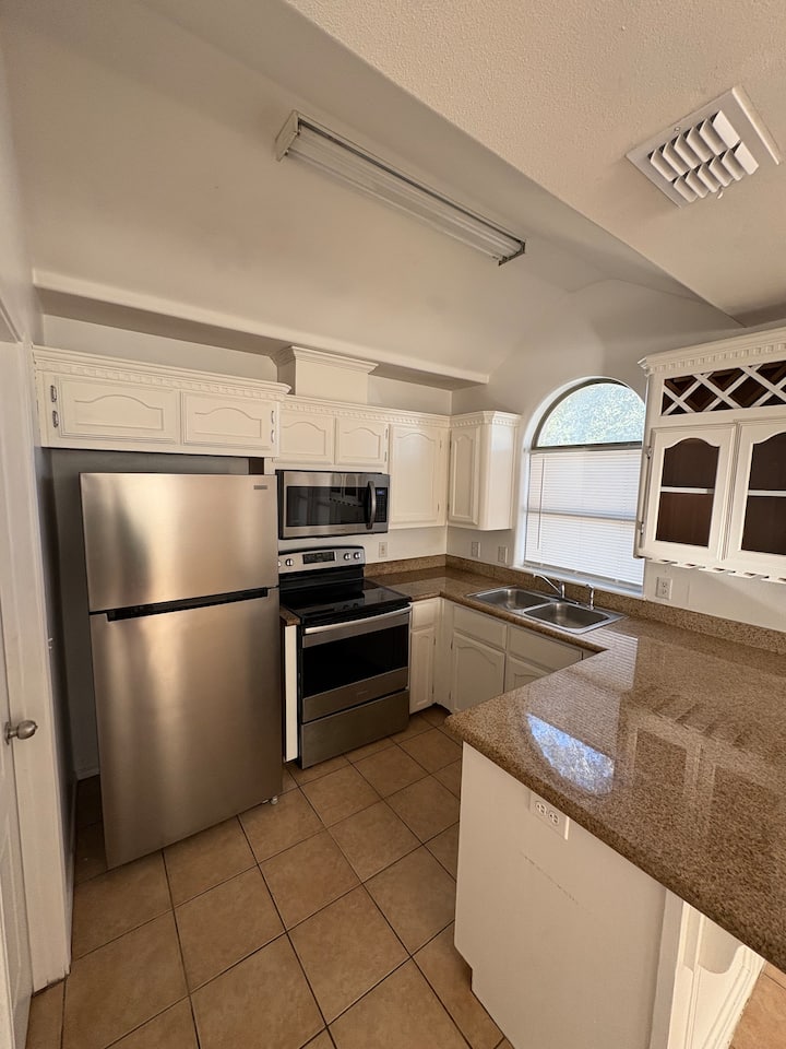 2br/2ba Comfort | Quiet | Fast Internet | Parking - Pharr, TX