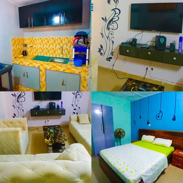 2 Pièces Climatisées 
 Eau Chaude 
Discrètes - Côte d'Ivoire