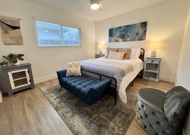 Sapphire Den With End Bench - Fresno, CA